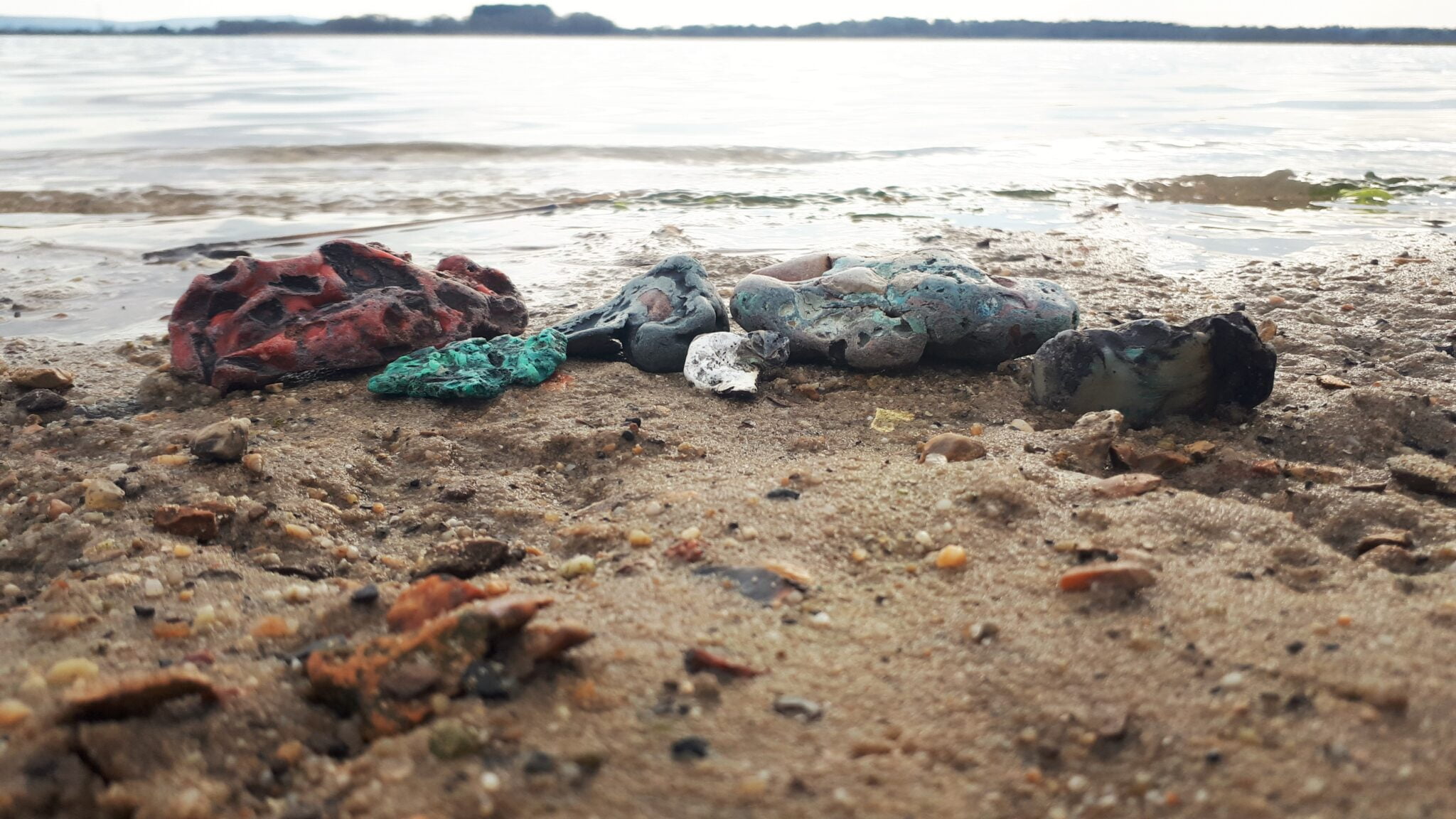 Plastic rocks! (plastiglomerate) - Oceans to Earth